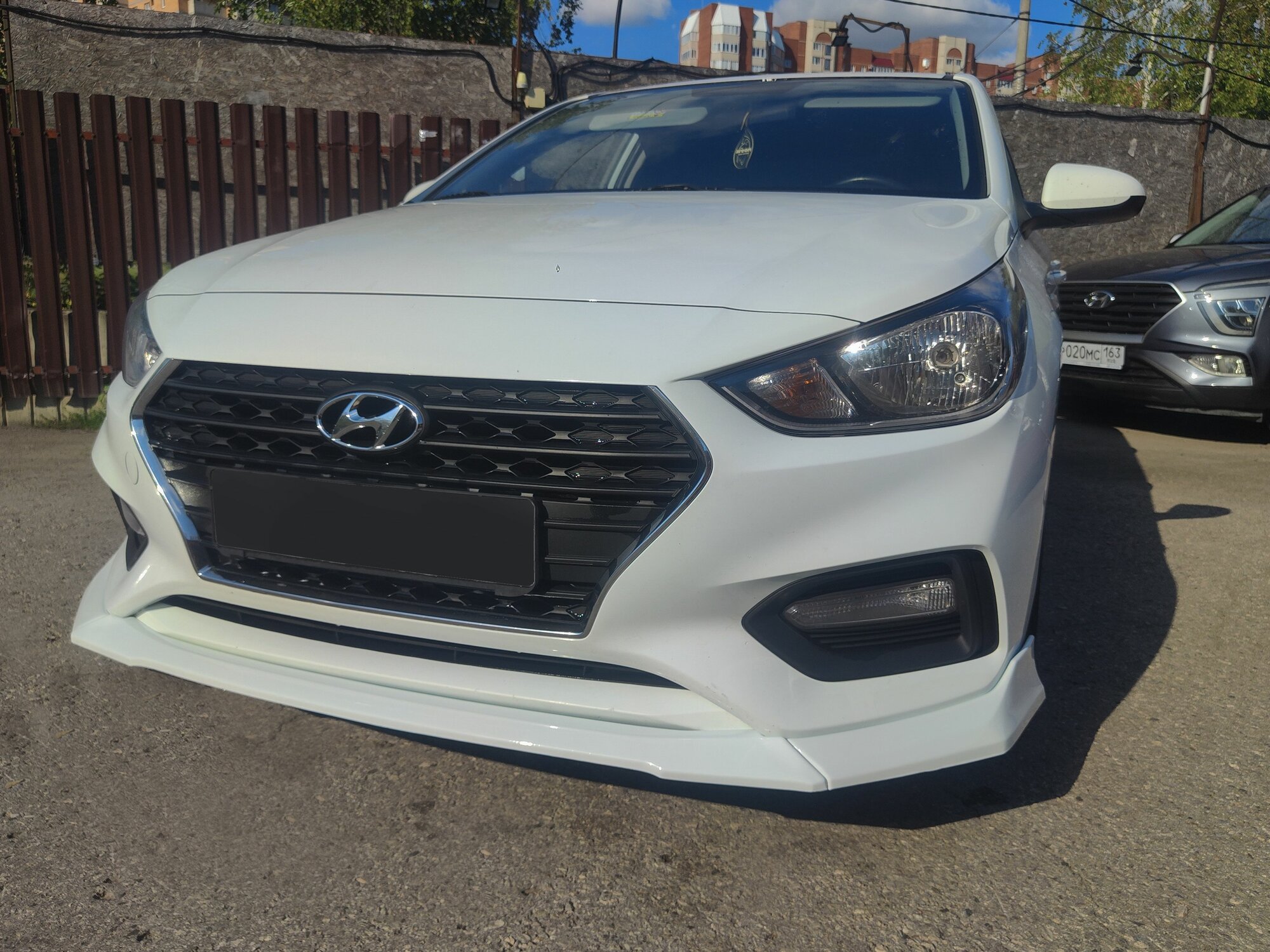 Накладка передняя на Hyundai Solaris II Дорестайлинг некрашенная