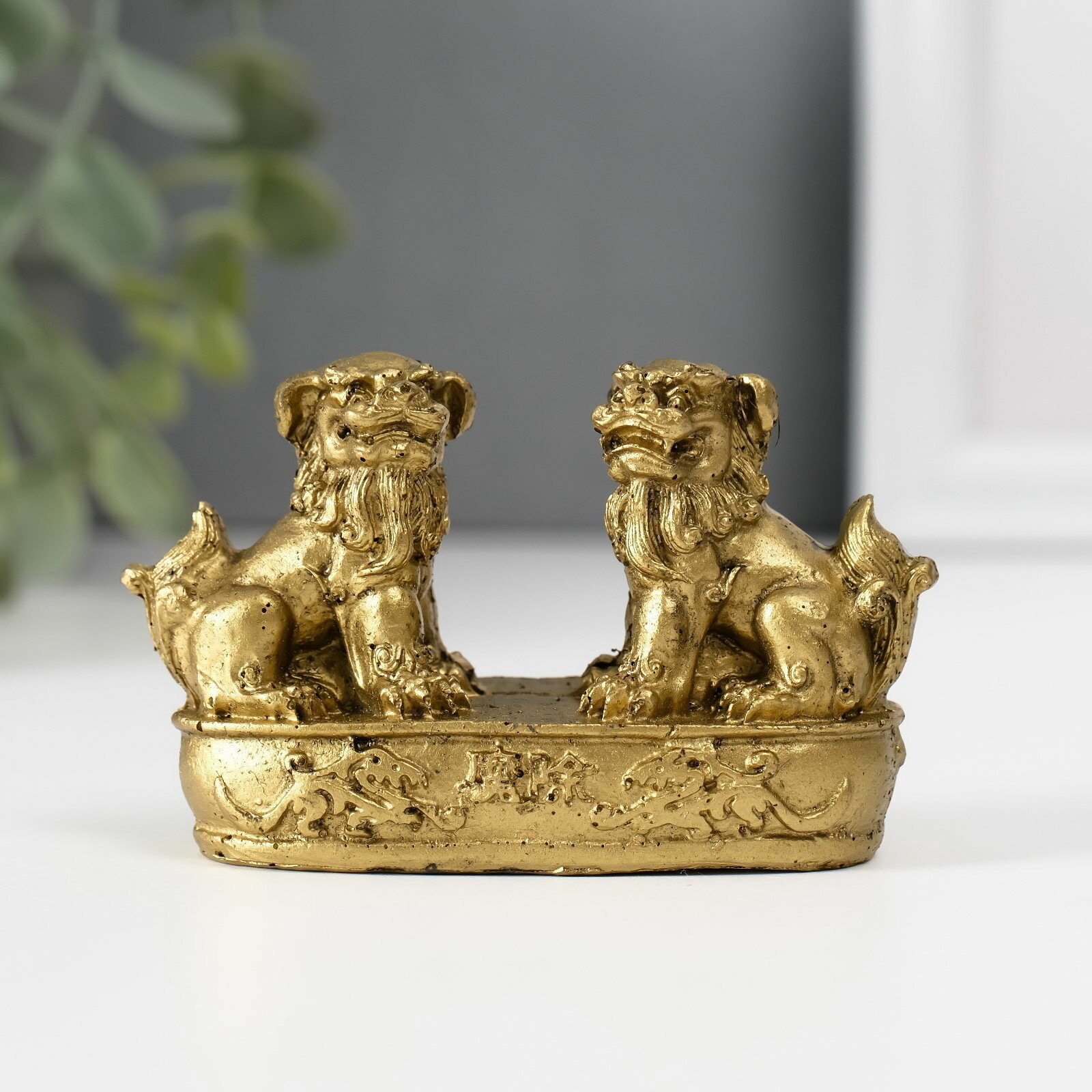 Нэцкэ фигурка полистоун "Небесные львы: собаки Фу", под бронзу, 2.8x8.2x5 см