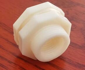 2 штуки кранов для подключения шланга 8 мм к емкости