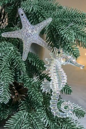 Набор акриловых ёлочных игрушек морской конёк И звезда, прозрачные сине-радужные, 10-12 см, 2 шт, Forest Market 210664-набор