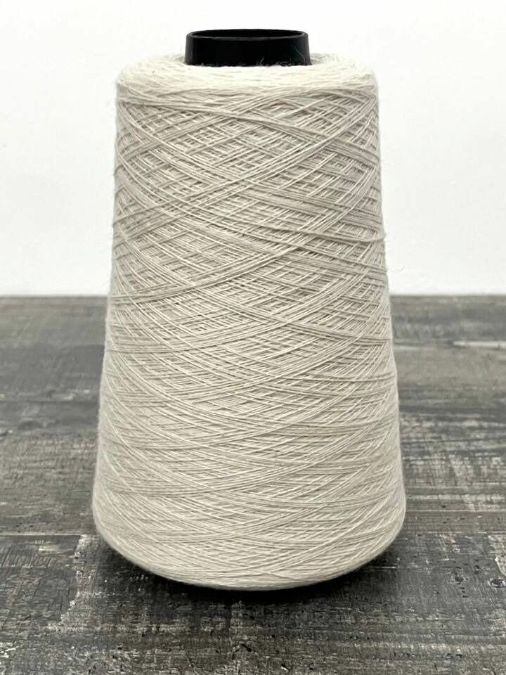 Пряжа Xinao Prestige 2/26 кашемир Молочный 262 грамм