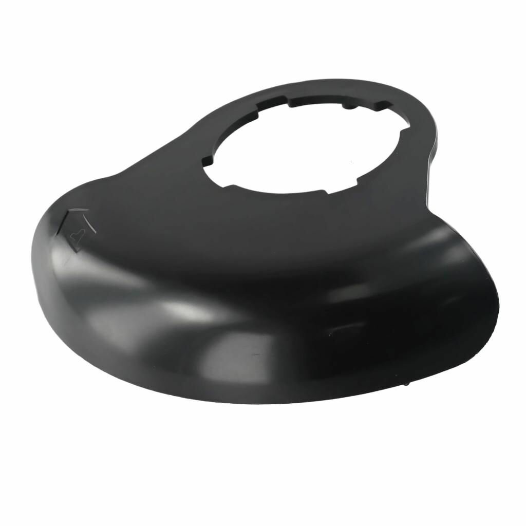 Небольшая бытовая газонокосилка с полукруглой черной защитной пластиной