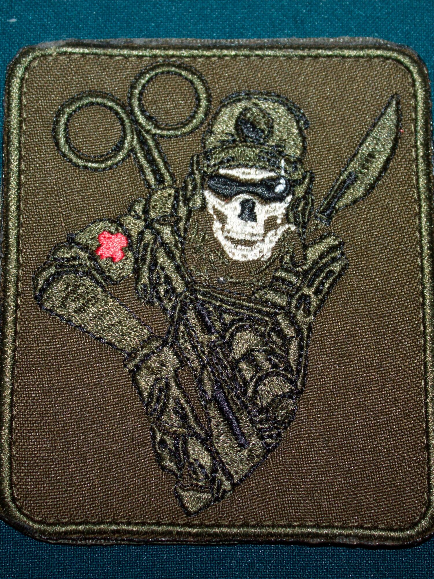 Шеврон на липучке Злой Медик полевой прямоугольный 9,5 на 8,3 см