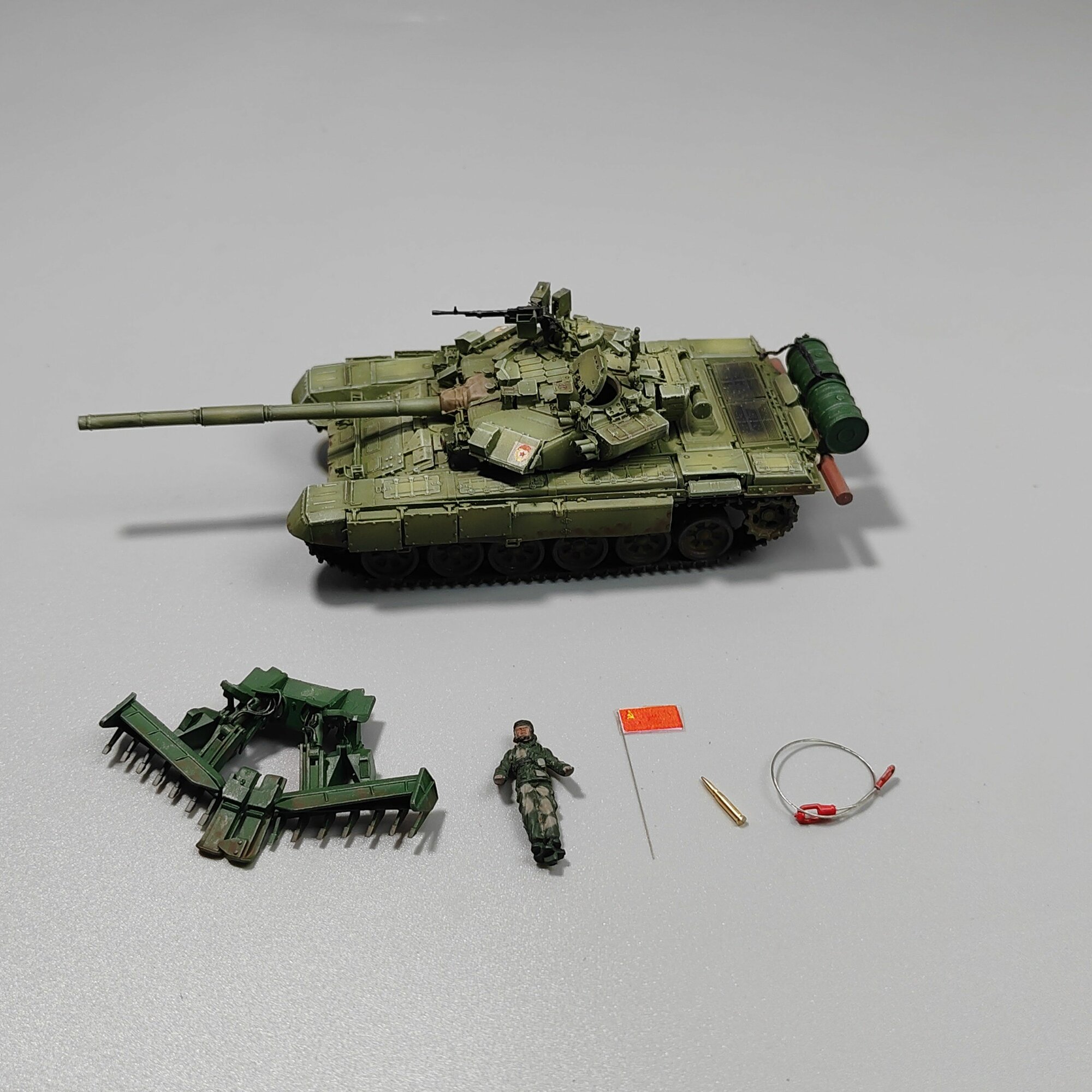 Сборная модель 1:72 Основной боевой танк Т-90А, Россия