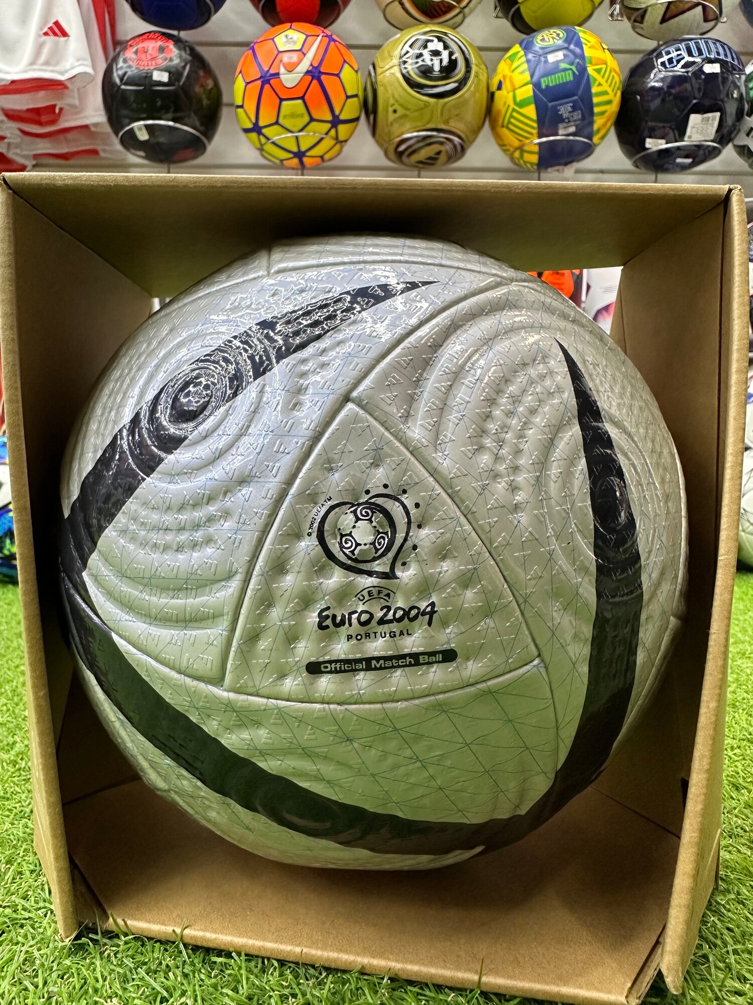 Профессиональный футбольный мяч adidas Roteiro Pro Euro 2004