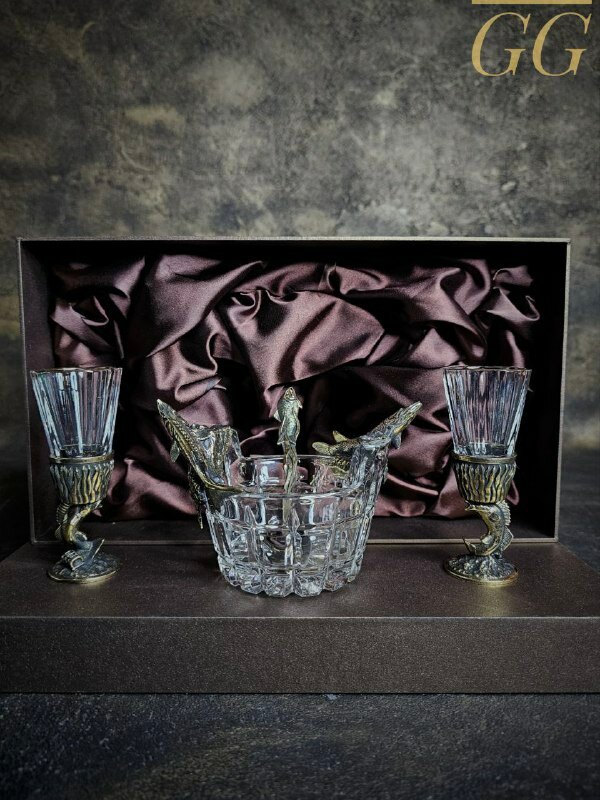 Икорница "Осетр" с рюмками, бронза, хрусталь в подарочной коробке