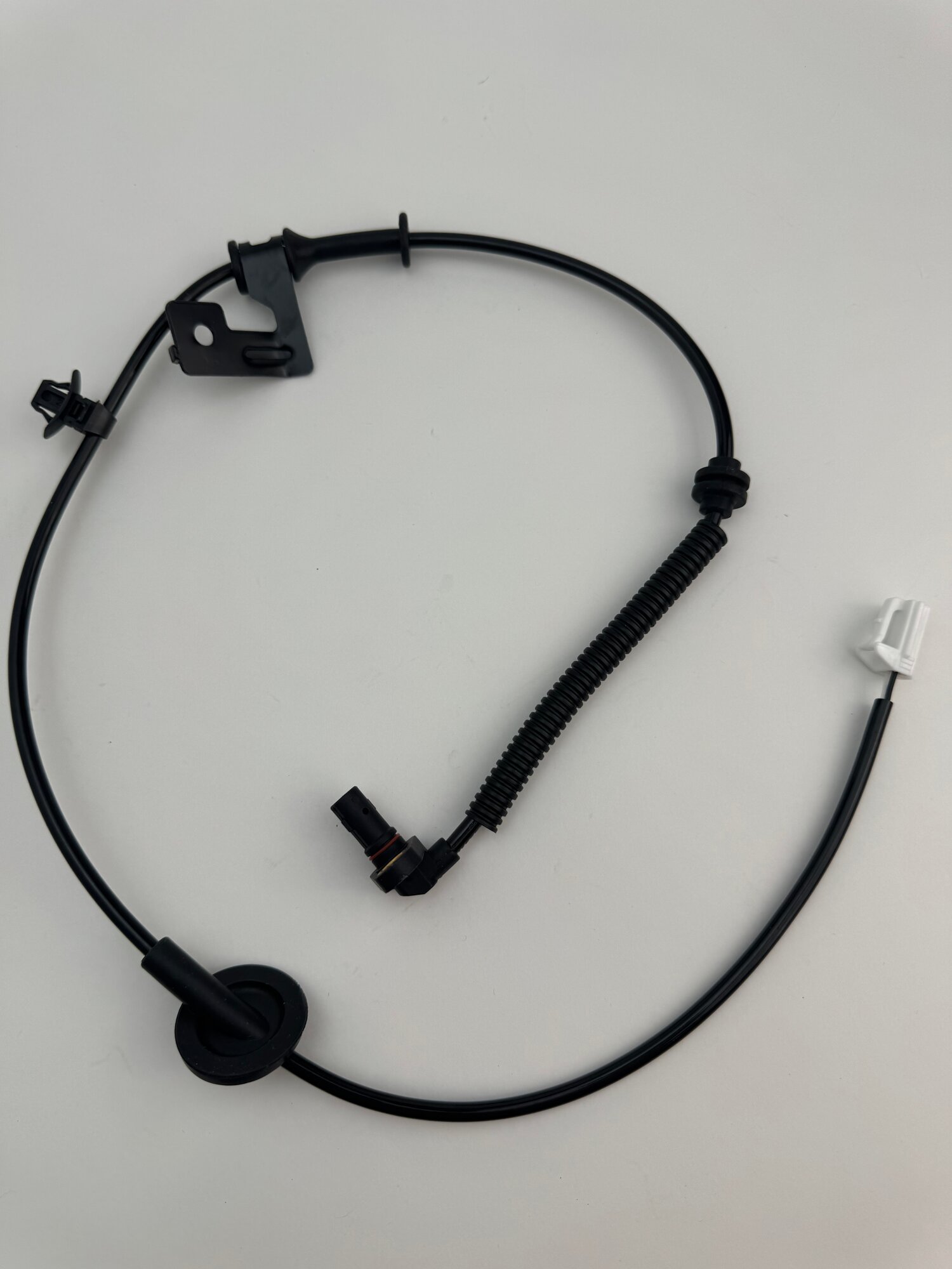 Датчик ABS задний правый. Для Kia Rio 3 2011-2017. Hyundai Solaris 2010-2017. Артикул - 956811r000.