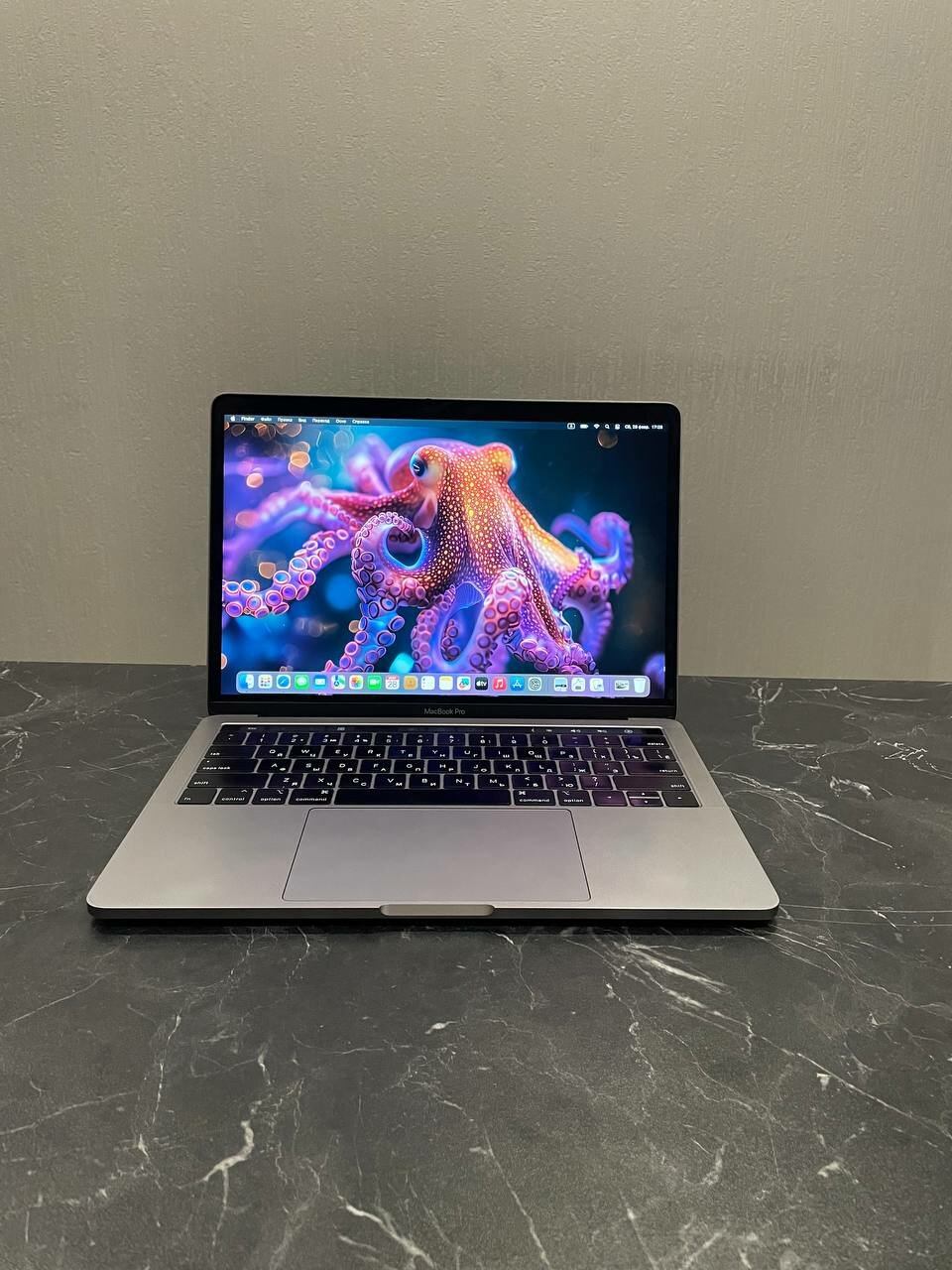 Ноутбук MacBook Pro 13 2018 г. 2560x1600, Intel Core i7 2,7 ГГц, 16/256 ГБ, Intel Iris Plus Graphics 655, MacOS, Серый космос, русская клавиатура