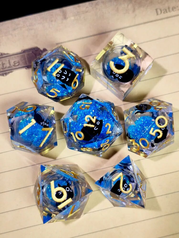 Набор кубиков ДнД из смолы с синим песком, прозрачные дайсы для Dungeons & Dragons, золотые цифры
