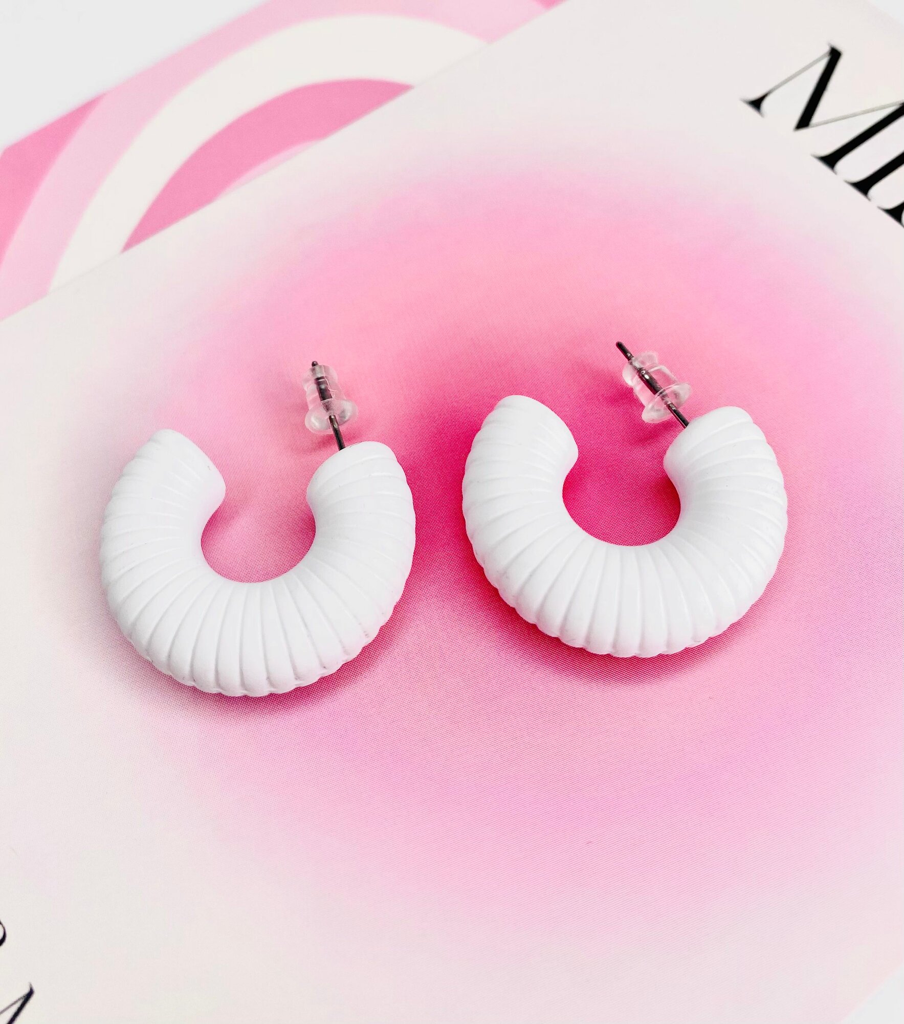 Серьги конго, пластик