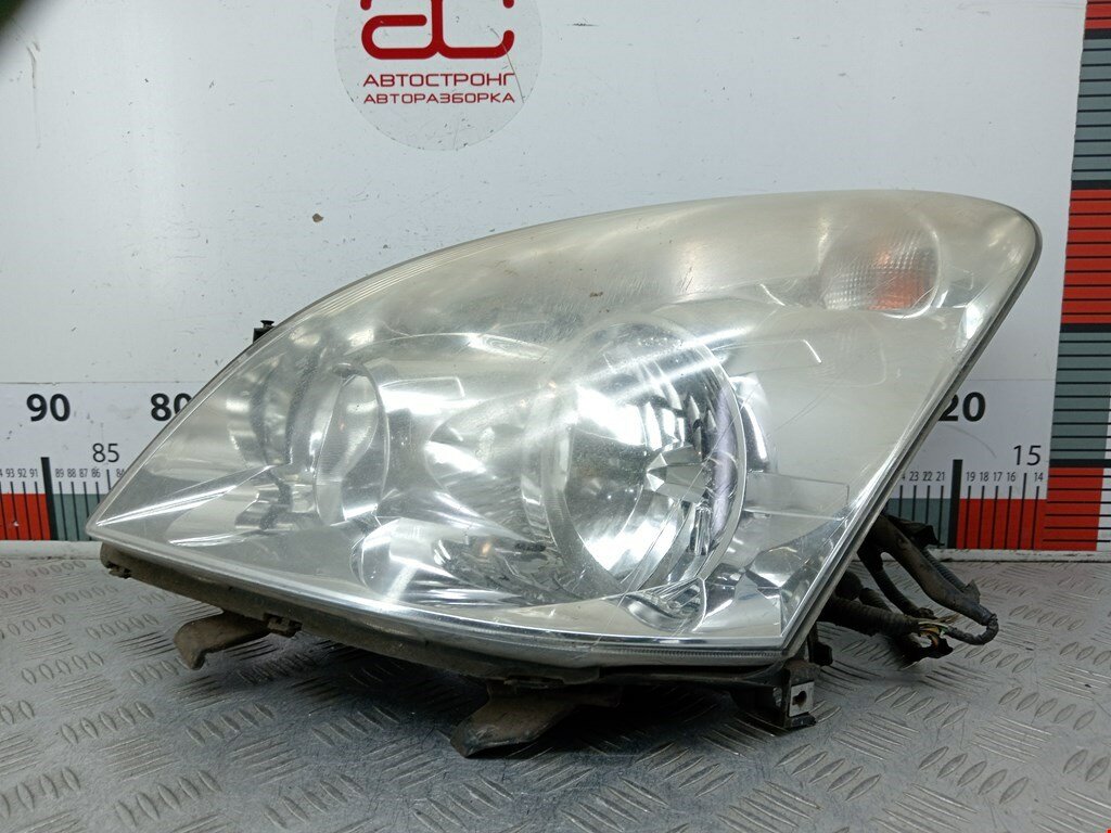 Фара левая Toyota Corolla Verso 2 арт. 2228304
