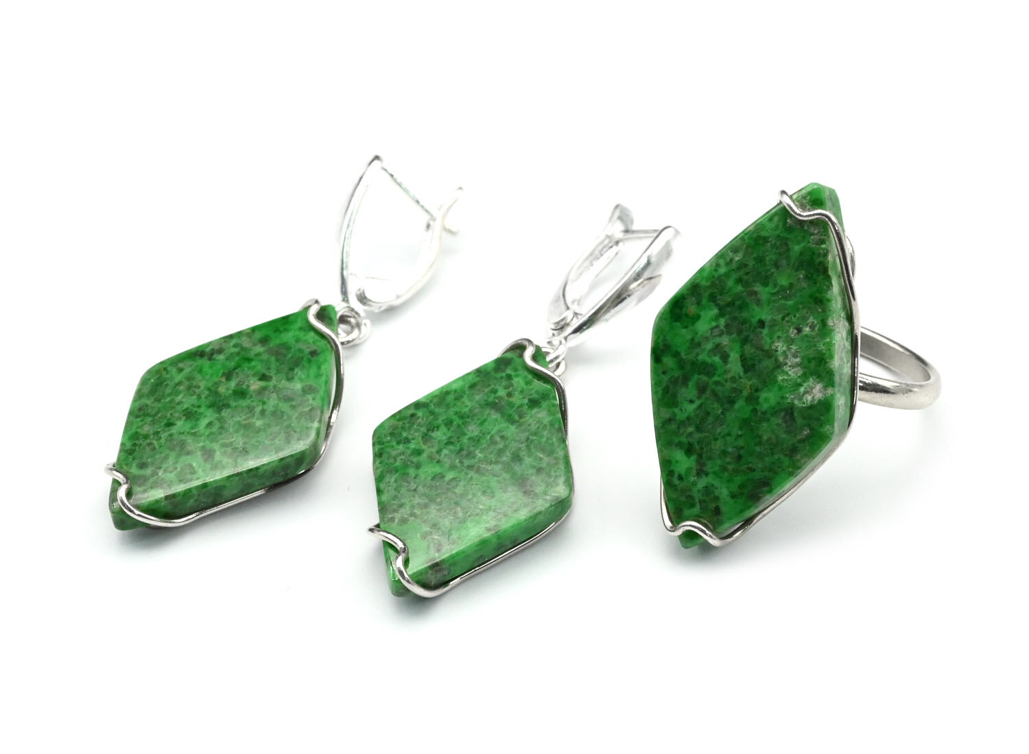 Комплект бижутерии, жадеит