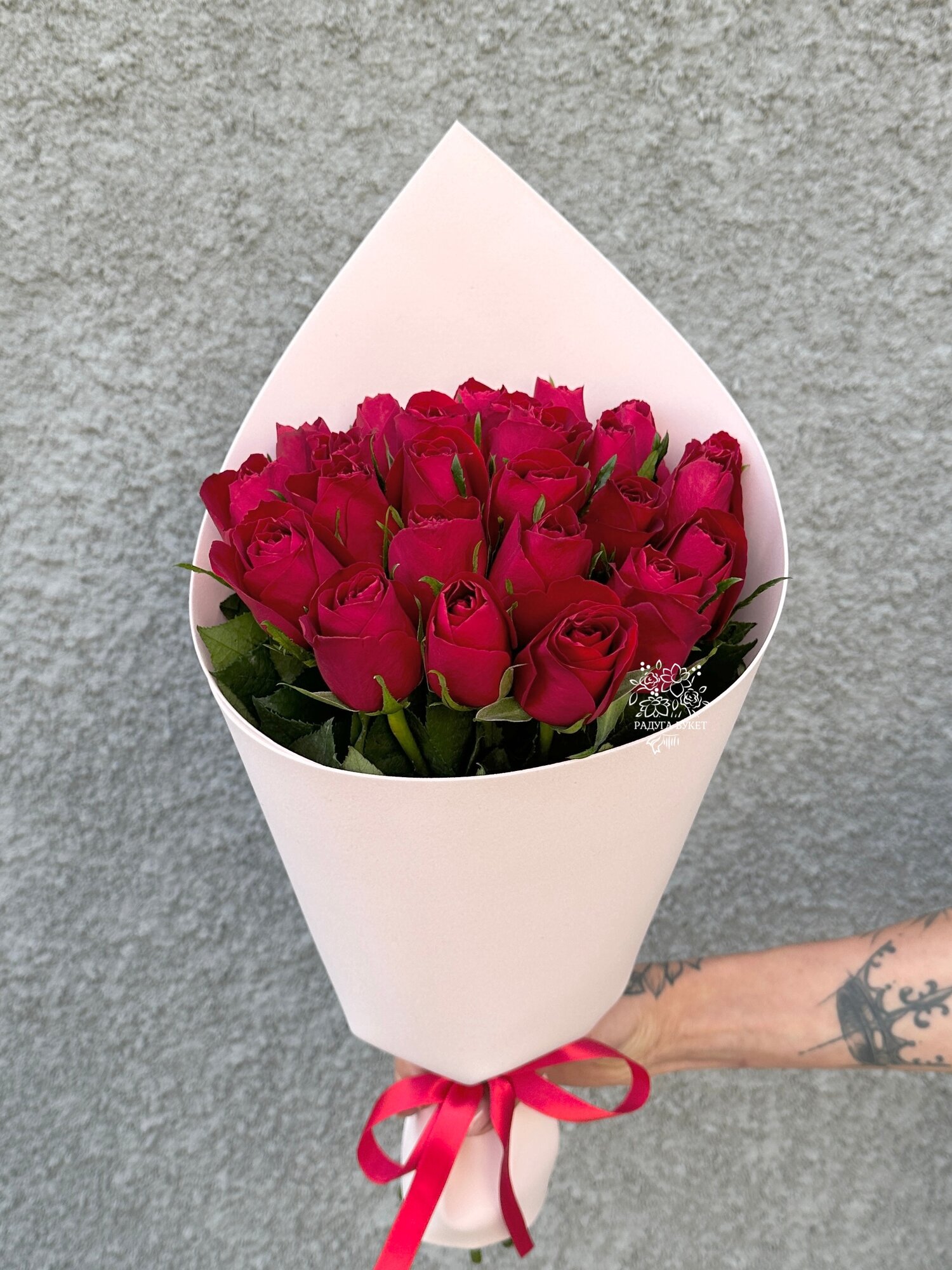 Букет из 25 красных роз Кения 40см / Арт.154105 / Радуга Букет