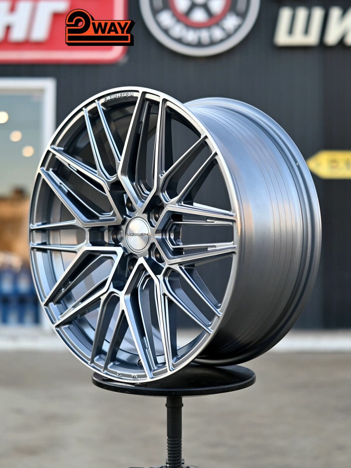 Литой диск Vossen Taigiro HF7, R19, ET35, 5х114,3, легкий сплав, графит с фрезерованными спицам