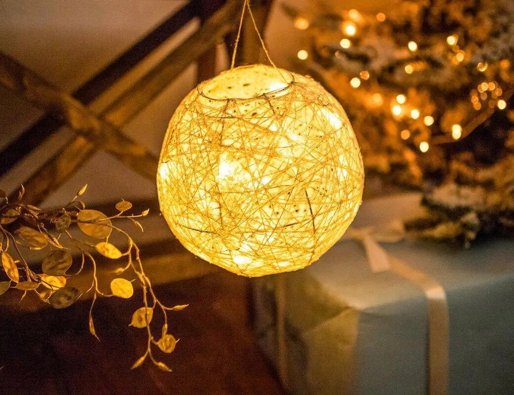 Светящийся шар "Хлопковая сеточка", белый с глиттером, 20 тёплых белых LED-огней, 20 см, батарейки, таймер, Kaemingk