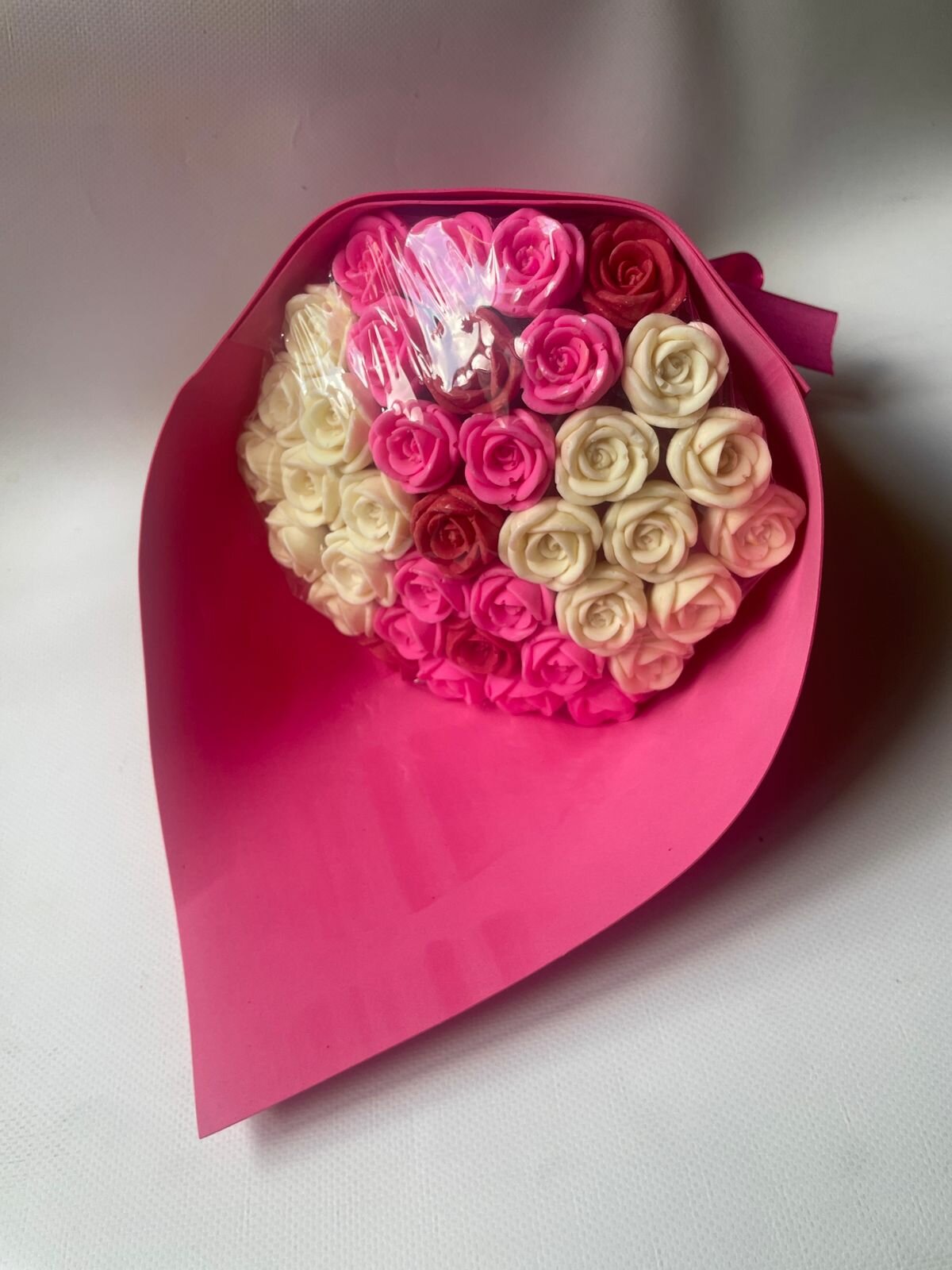 Сладкий букет ТД НебыковА шоколадные розы 37 шт, три цвета, 444 гр