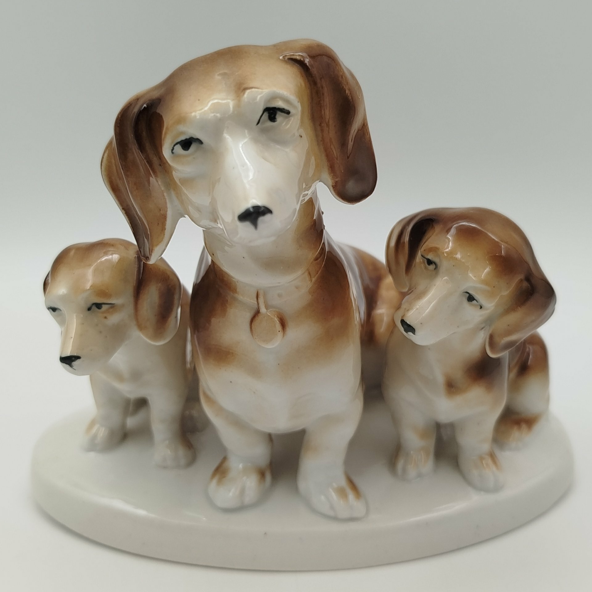 Статуэтка "Таксы", фарфор, роспись, Gräfenthal (Графенталь), Германия, 1950-1972 гг.