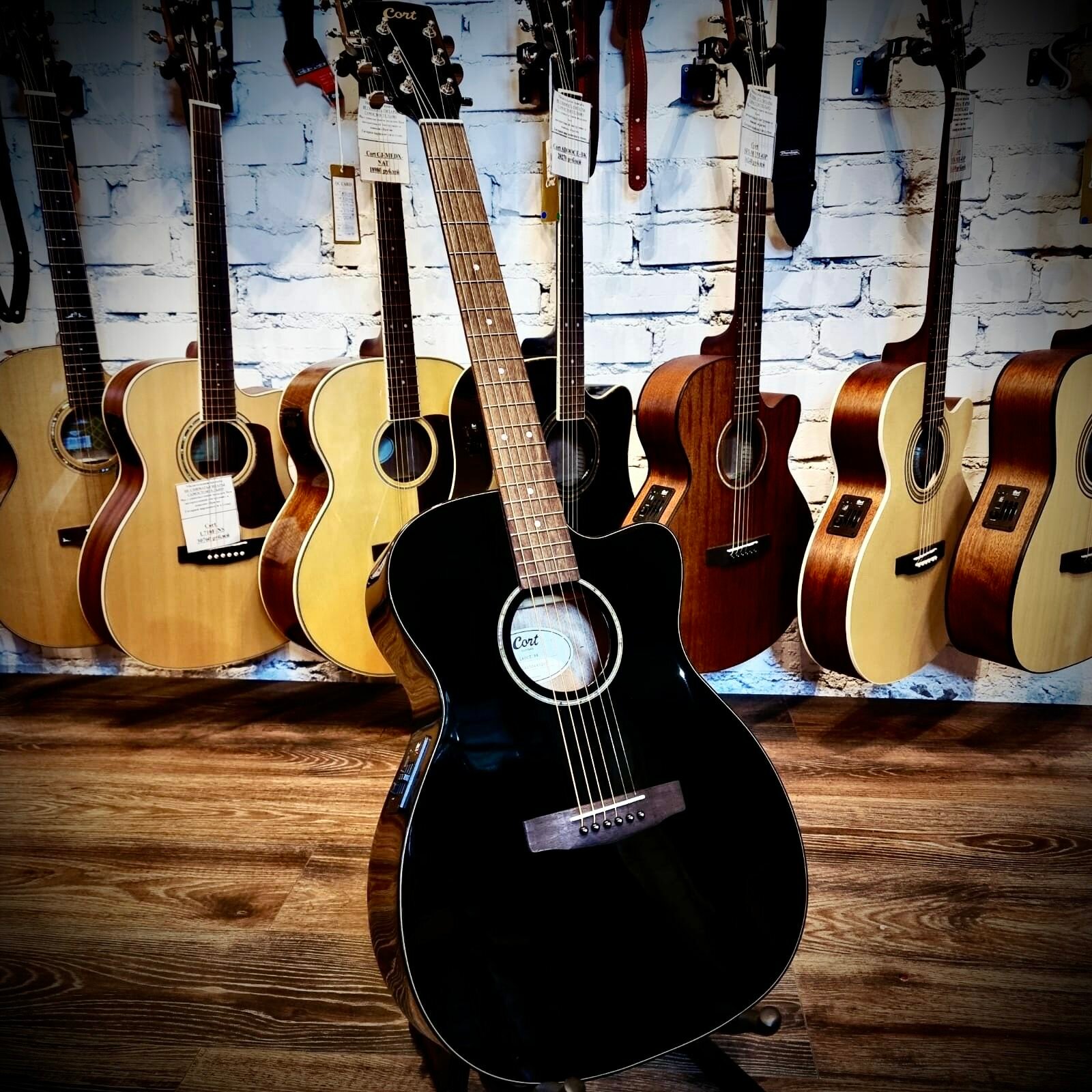 Электроакустическая гитара Cort L60CE-BK