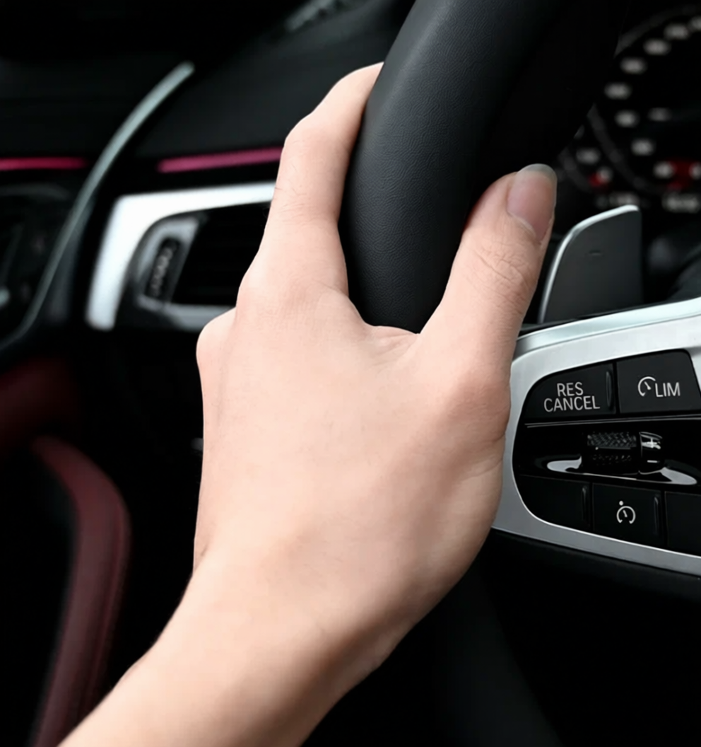 Спортивная оплетка-чехол на руль MyPads для автомобиля Haval F7, F7x (форма D - размер М) диаметр 37-38 см