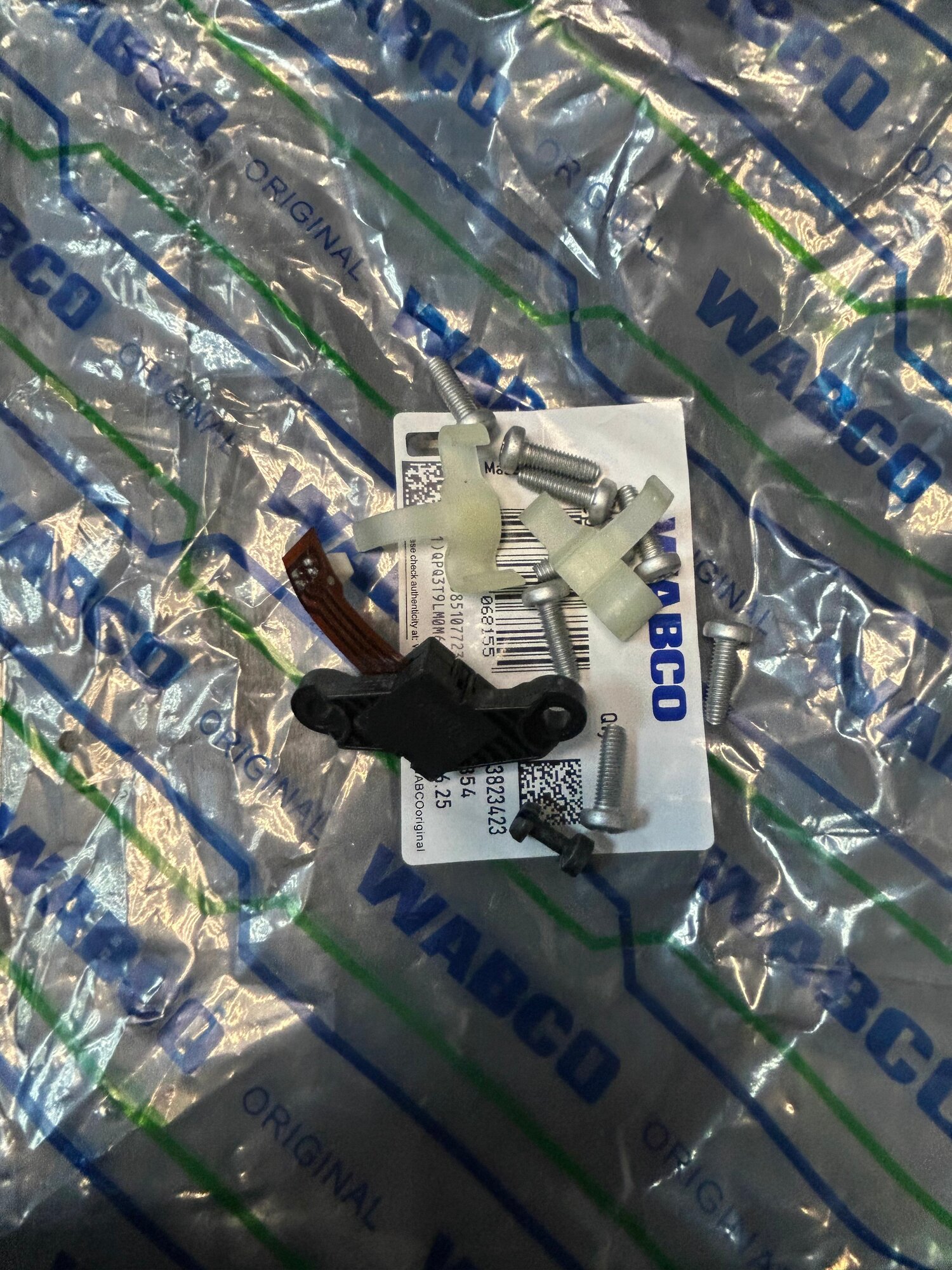 Датчик давления воздуха в кпп 4213659472