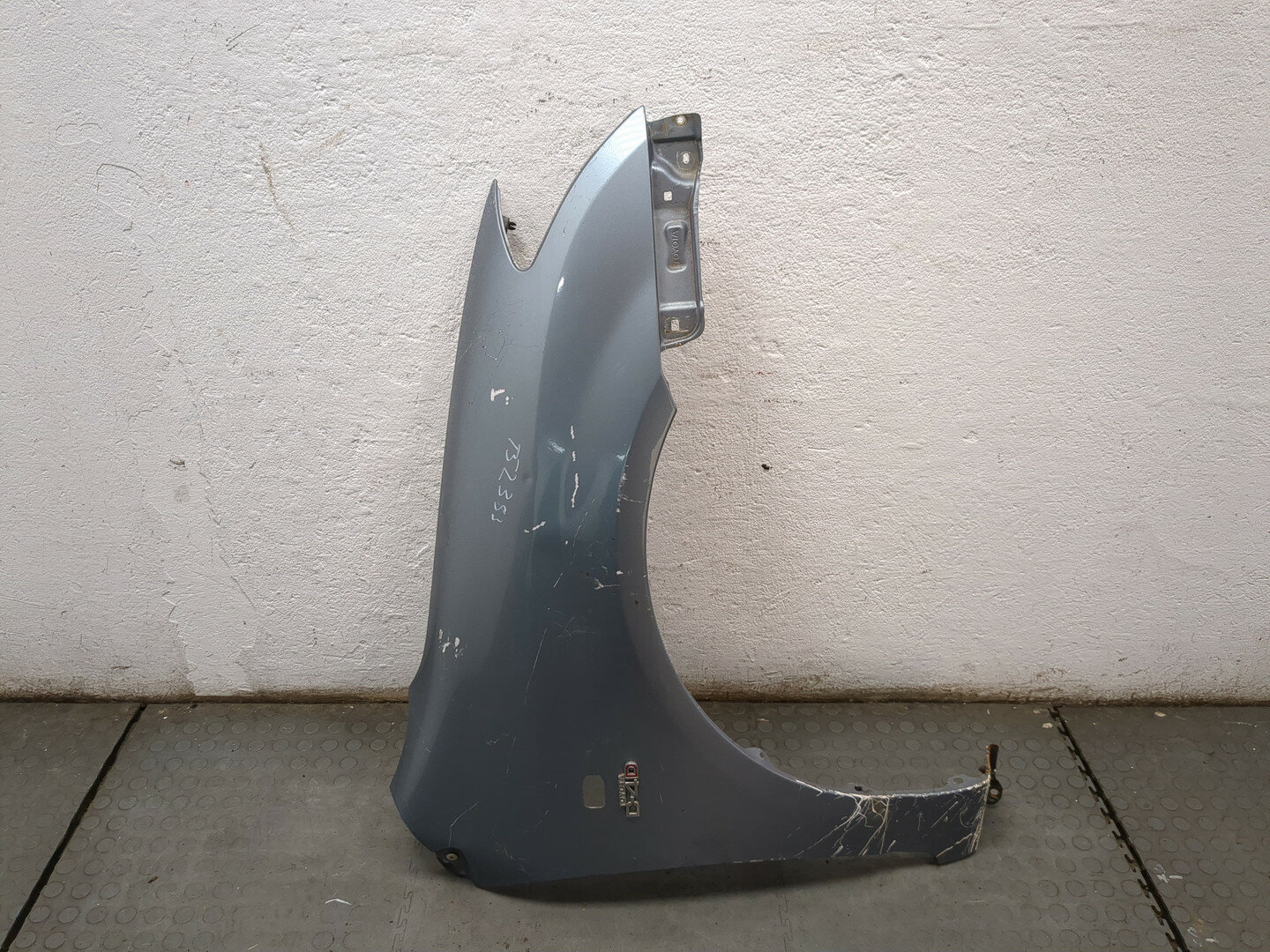 Крыло правое переднее Toyota Corolla E12 Б/У