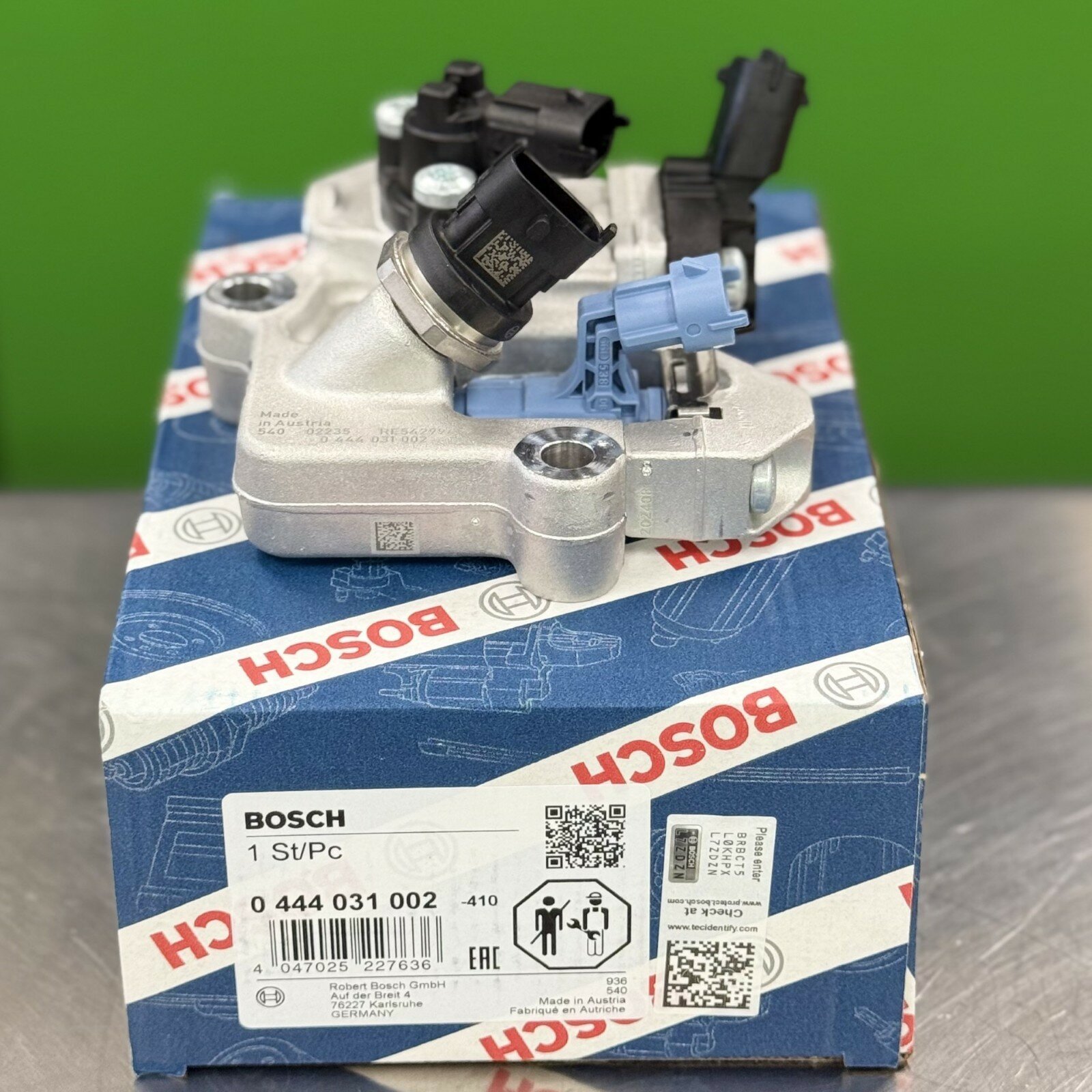 Форсунка-дозатор bosch новая для john deere 9.0L 6090h 6090r re538860 re542996