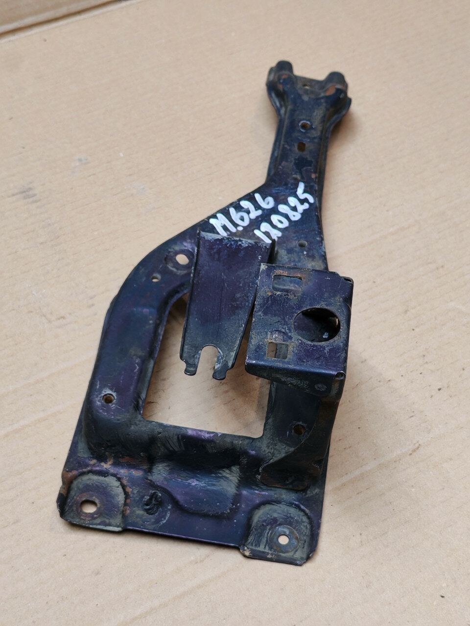 Кронштейн Mazda 626 GE