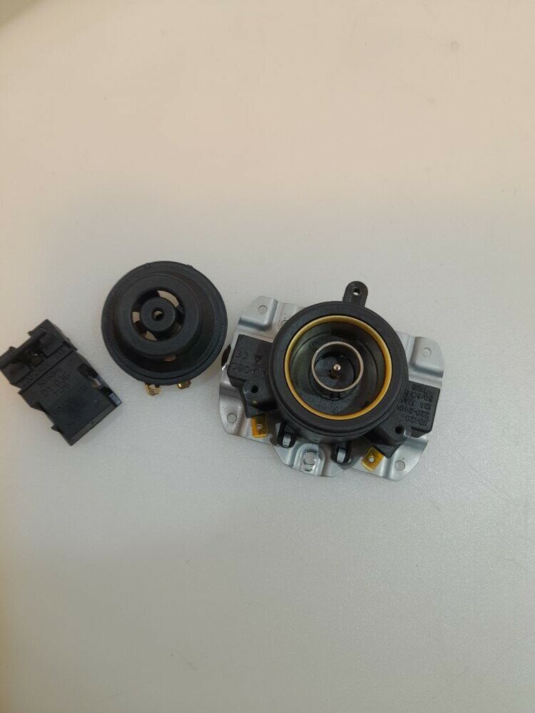 Контактная группа LJ-060 110-120V 220-240V 13A MAX 50/60Hz T125, вместе с контактной группой подошвы чайника (LJ-06). переключателем чайника (DY-03G)