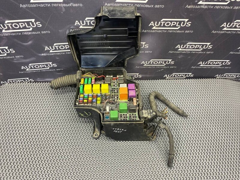 Блок предохранителей подкапотный Opel Corsa C (Z10XEP) Б/У с пробегом