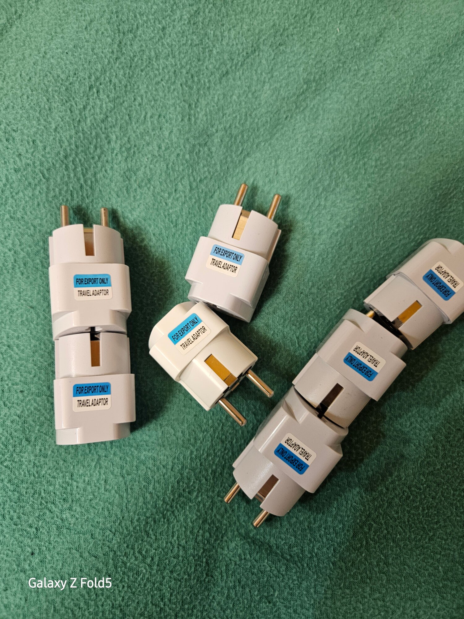 Переходник, адаптер с китайской вилки для всех типов розеток цена за 5 штук