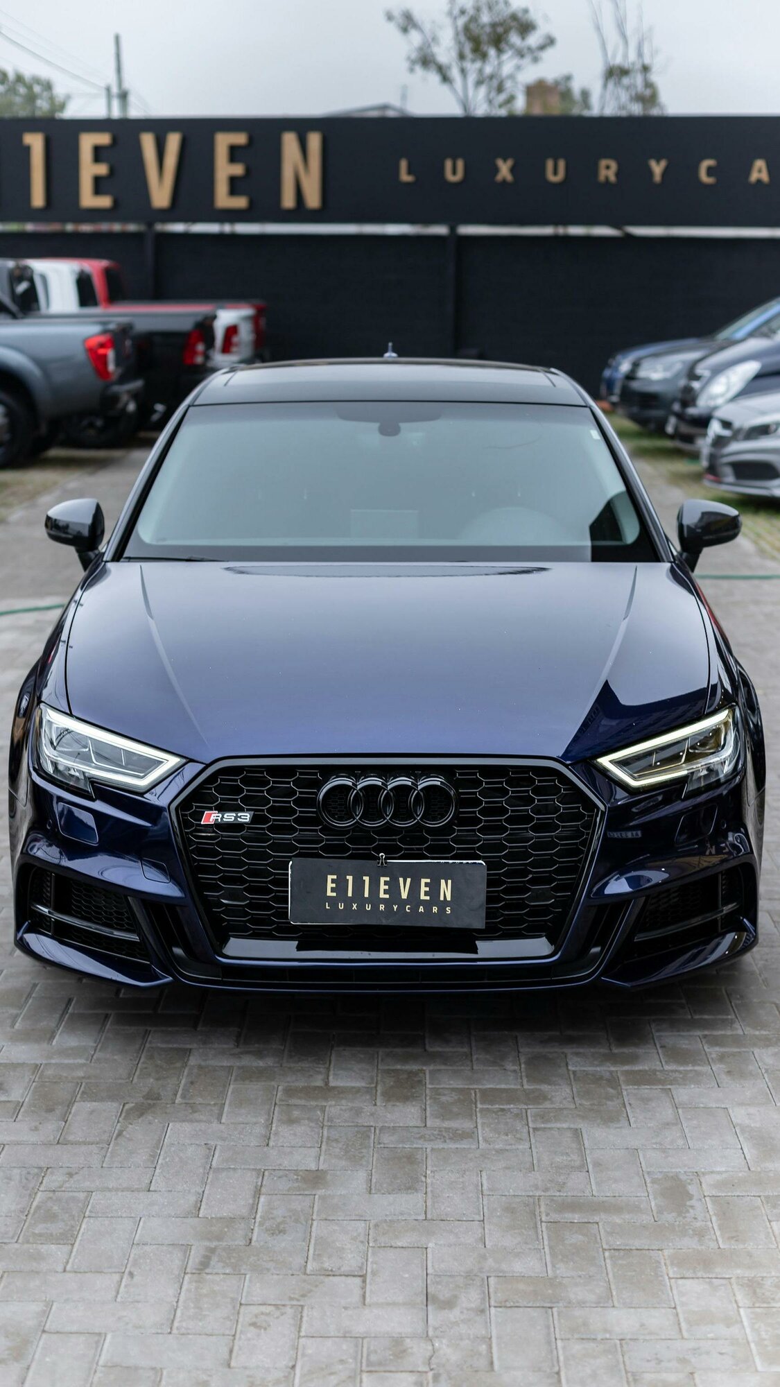 Картина на холсте 60x110 LinxOne "Автомобиль, интерьер для дома / декор на стену / дизайн