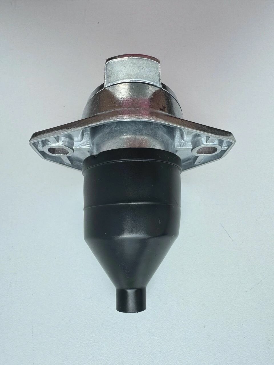 Розетка электрическая алюминиевая 1791046 на Freightliner Volvo VNL International Kenworth Peterbilt