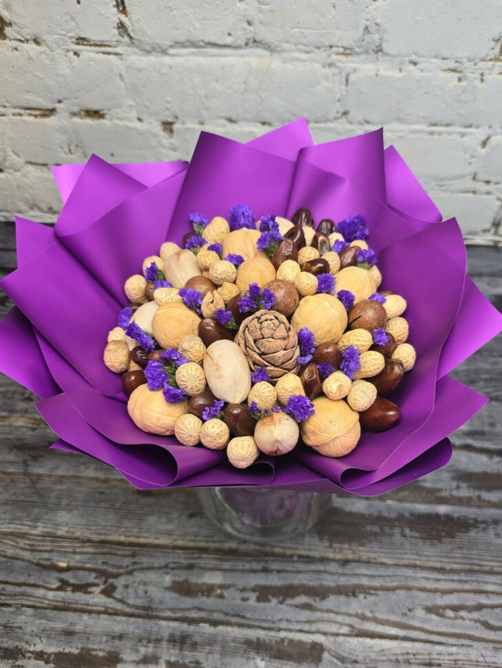 Ореховый букет с шишкой и сухоцветами (BuketOnline)