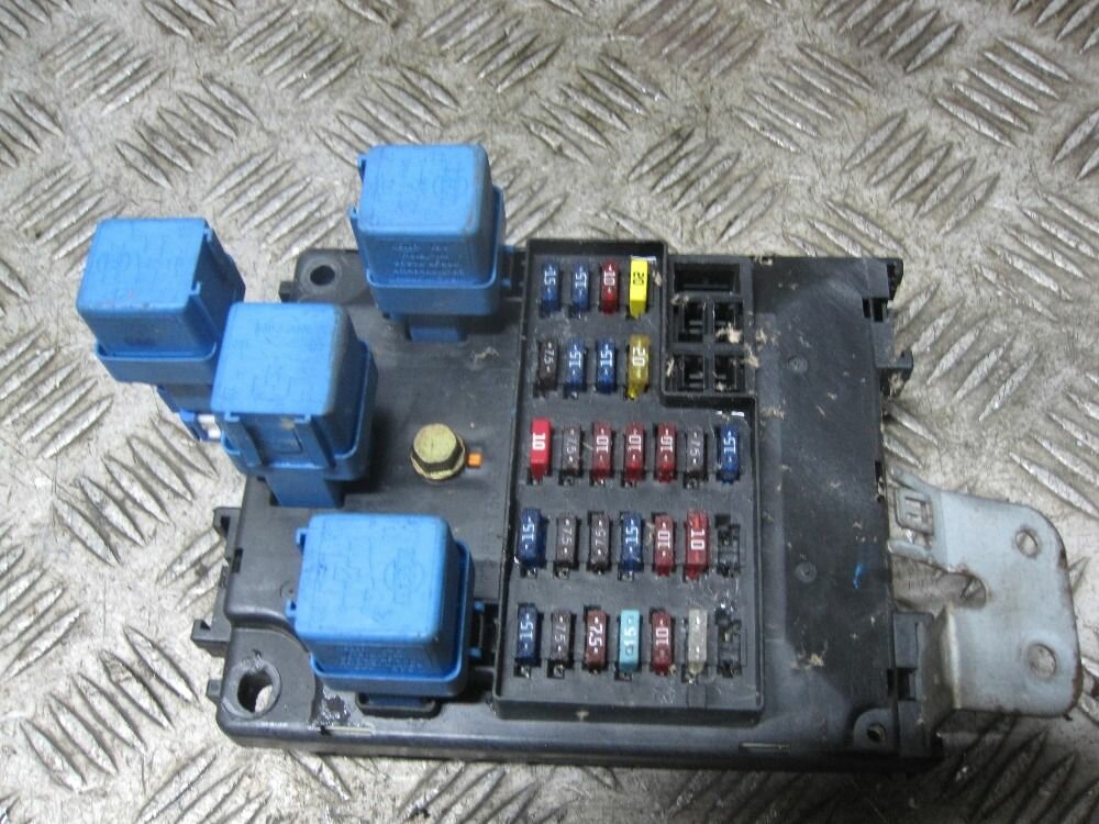 Блок предохранителей салонный Nissan Primera P11E 2435095F0D