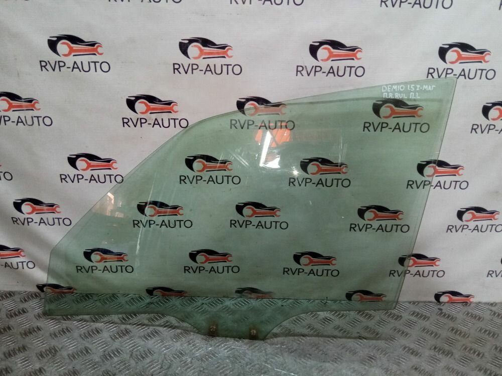 Стекло переднее левое Mazda Demio DW 1996—2003 Mazda