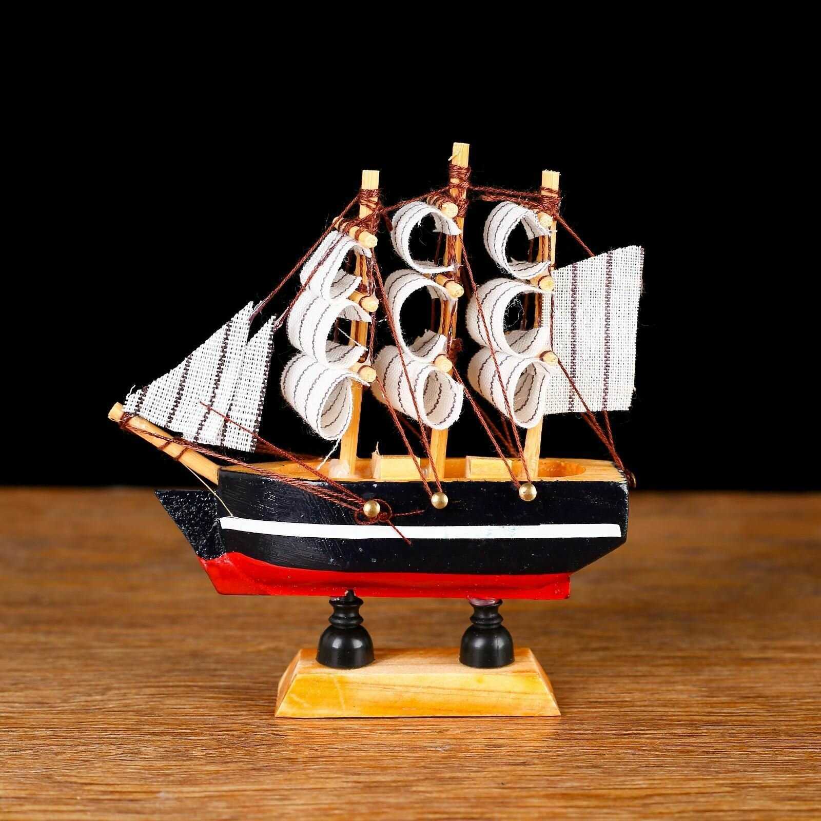 Корабль сувенирный малый "Дельфин", борта синие с белой полосой, паруса белые, 3 * 10 * 10 см