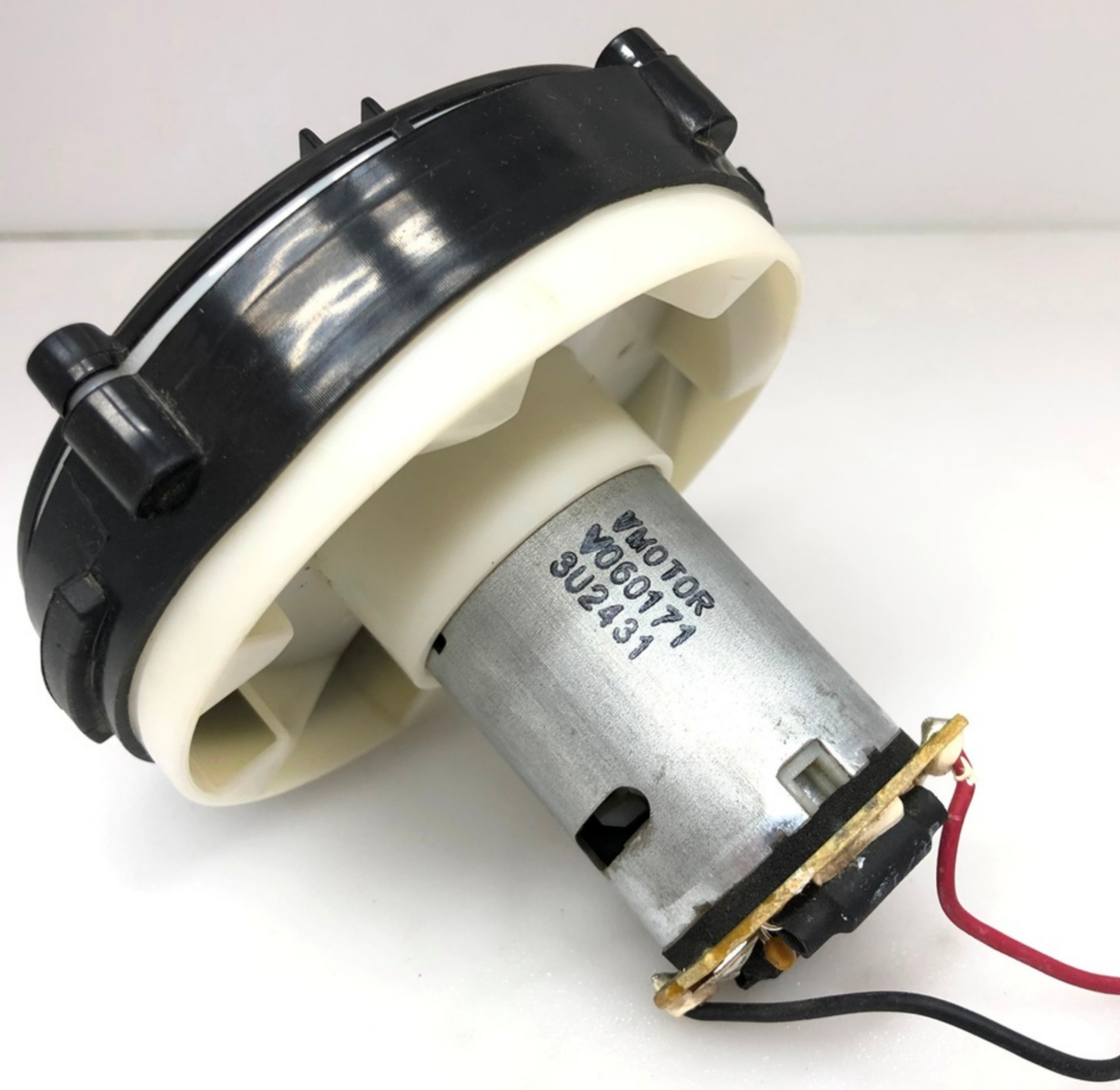 Мотор (двигатель) пылесосов V060171 Philips Powerpro Philips FC6401, FC6404, FC6408, FC6172, FC6169, FC6164 и похожих