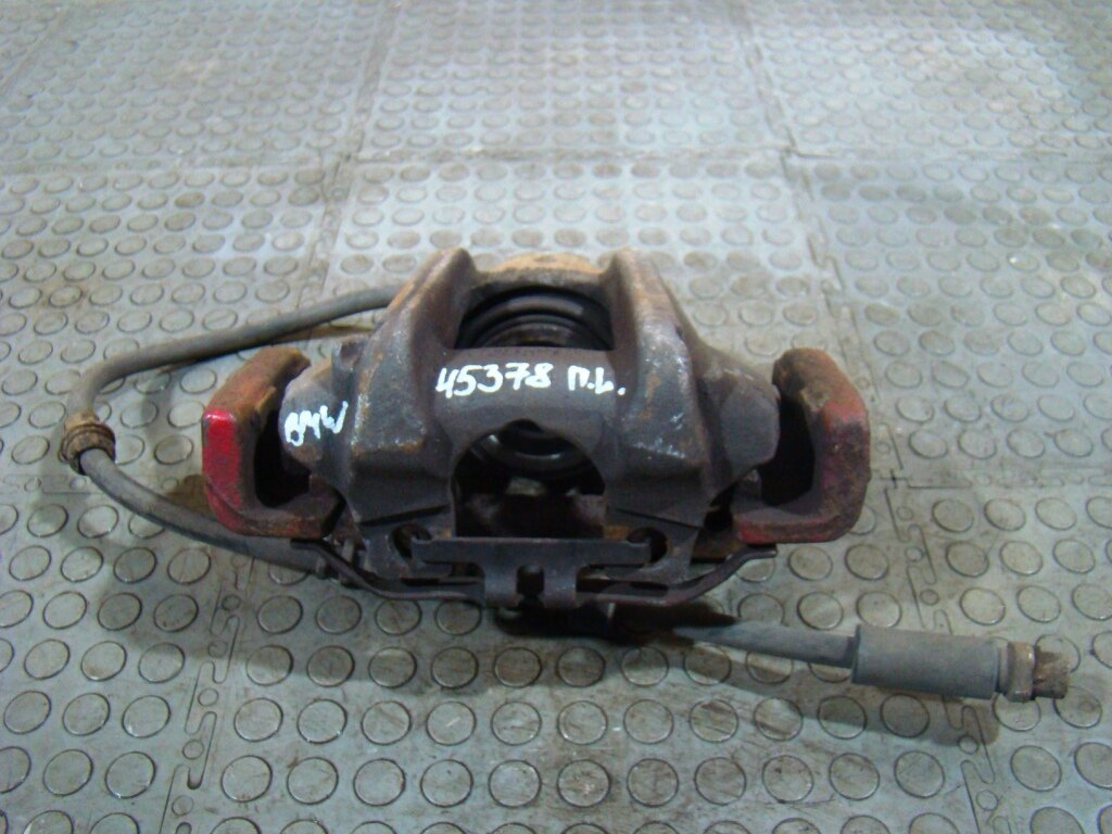 BMW 1 F20 Суппорт тормозной передний левый 34116850643