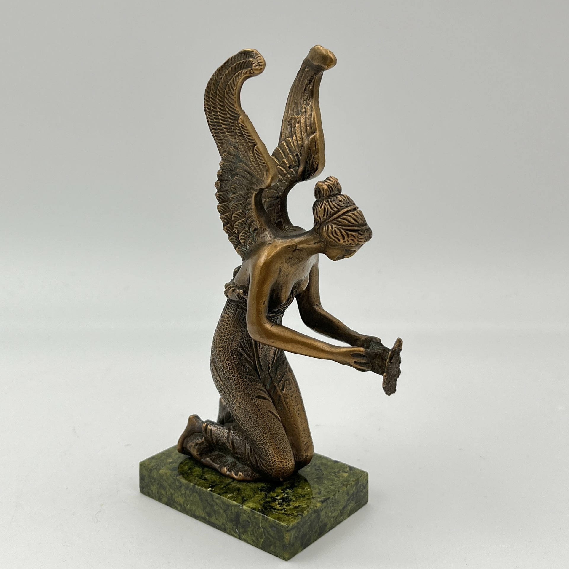 Статуэтка "Психея" (название условное), бронза, змеевик, Европа, 2000-2020 гг.