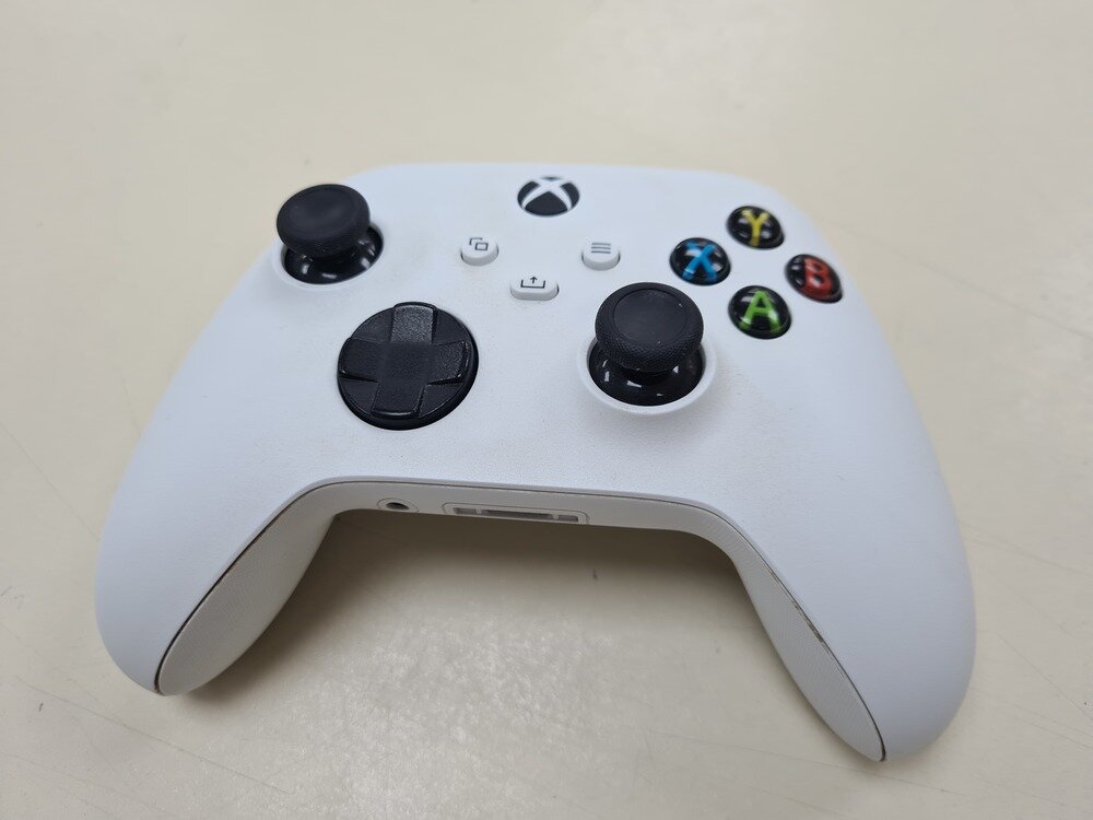 Геймпад беспроводной Microsoft Xbox Series X/S QAS-00006, белый, оригинал, б/у, уценка.