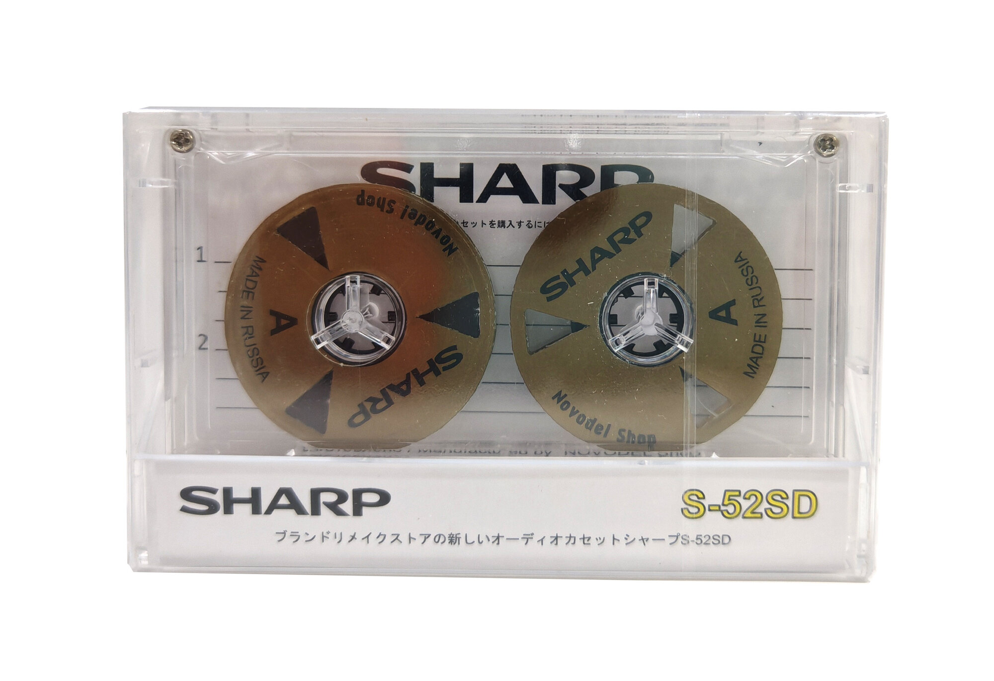 Аудиокассета "SHARP S-52SD" с золотистыми катушками и логотипом "Novodel Shop"