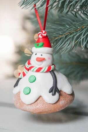 Ёлочное украшение снеговик ойво, полистоун, 8 см, Koopman International CAA720240-3