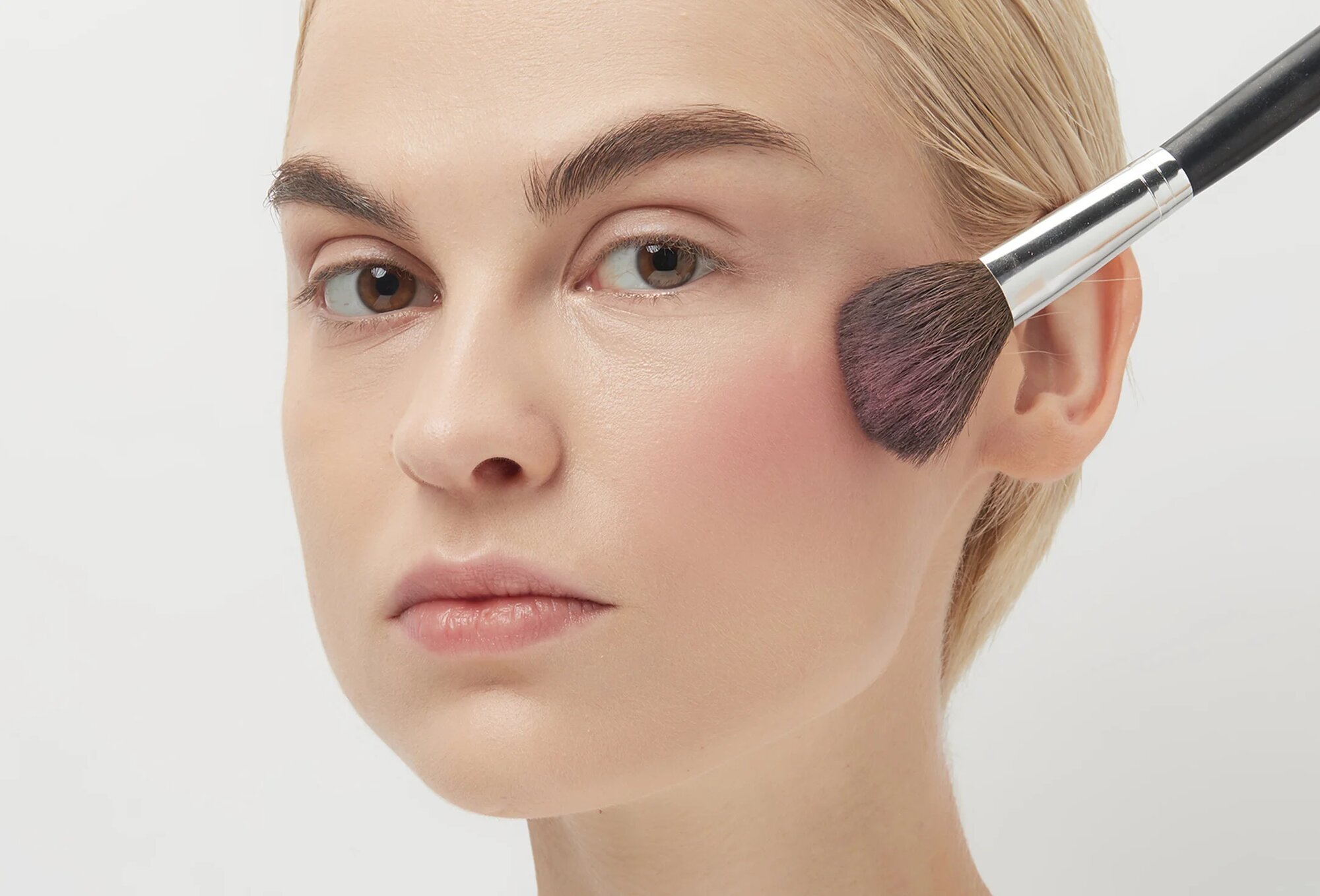 Румяна DIVAGE Solo 04, компактные, холодный розовый, с зеркальцем, шелковистая текстура