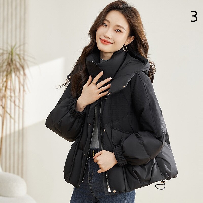 Зимняя женская куртка короткая утеплённая модель свободного кроя, модная тёплая парка с капюшоном.