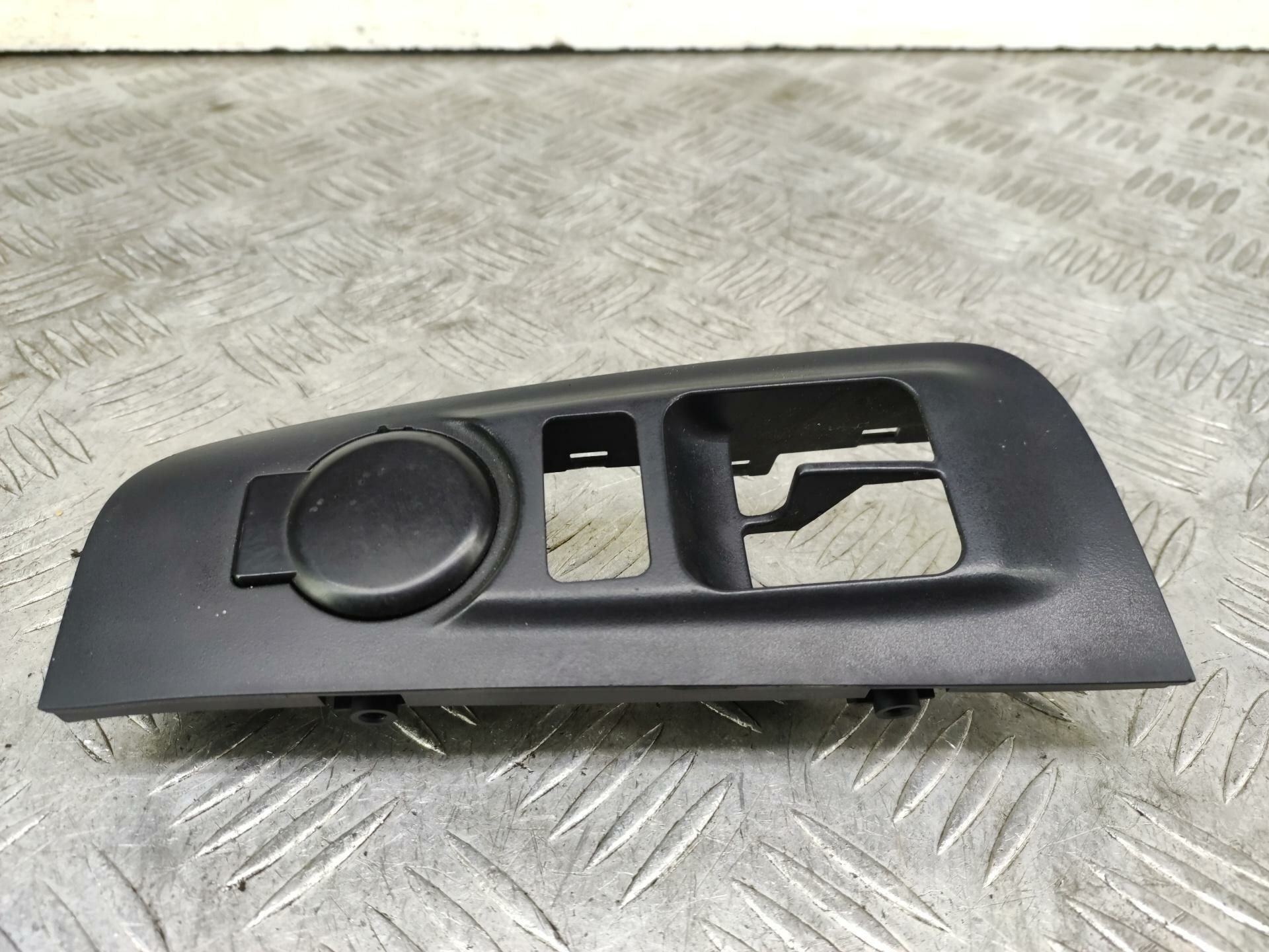 Накладка двери передней левой Hyundai H1 Grand Starex 2008 201005296