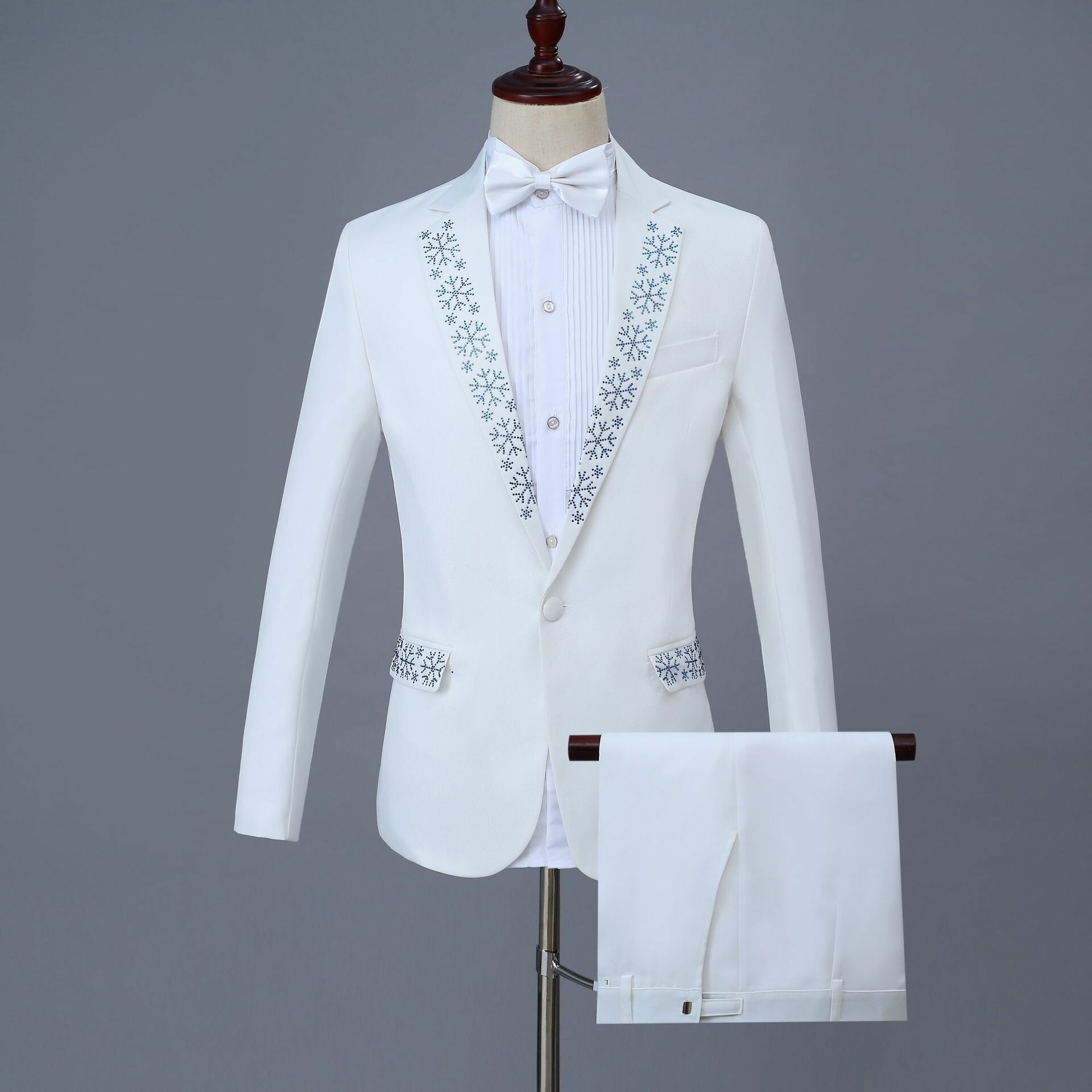 Костюм "Белое озеро с голубыми бриллиантами", XXXL, рост 190, вес 200 кг