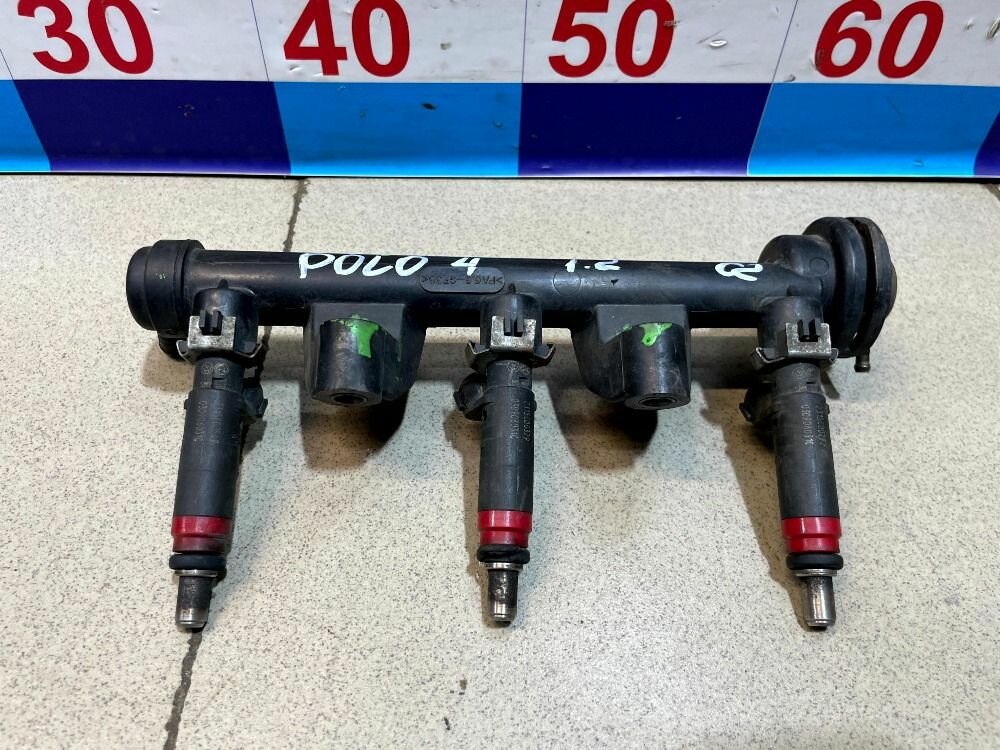 Форсунка топливная VW Polo 4 03D906031C