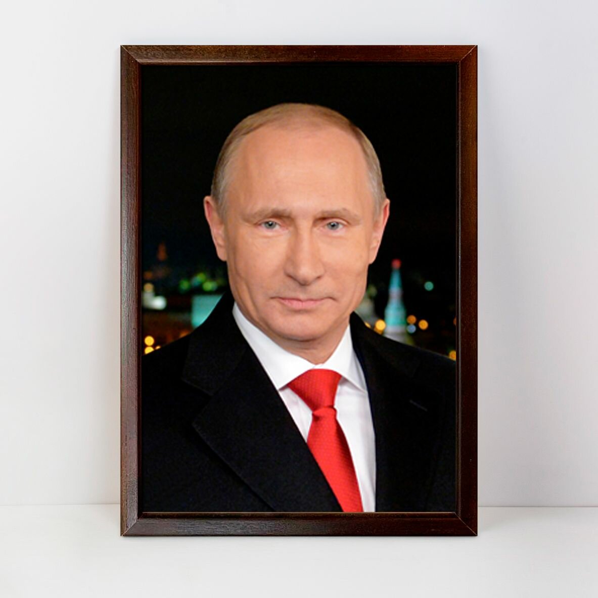 Портрет Путина В. В. в рамке под дерево / А-4 (21x30 см.)