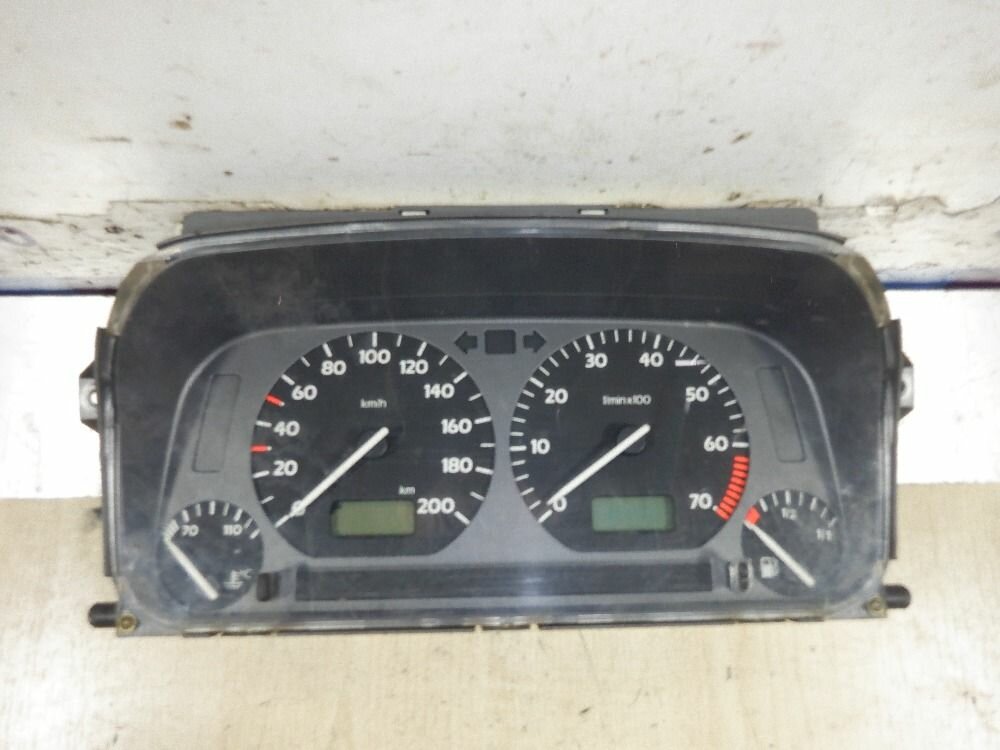 Панель приборов VW Golf III 1H0919860
