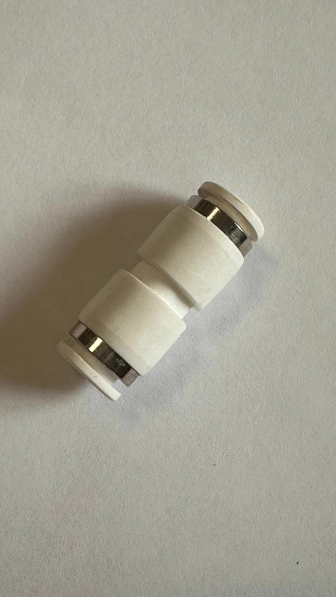 Быстроразъемный соединитель, прямой, пластик, 6-6мм, с железными кольцами